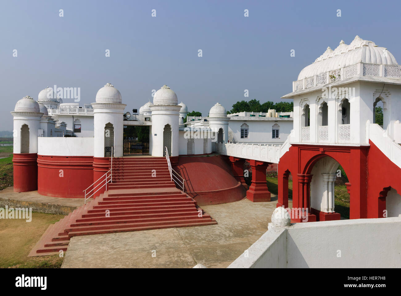 Melagarh: Water castle Neermahal in pond Rudra Sagar, Tripura, India ...