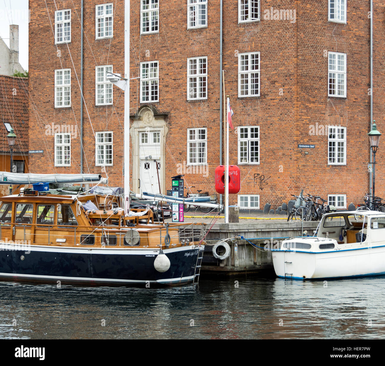 Warehouse float hi-res stock photography and images - Alamy