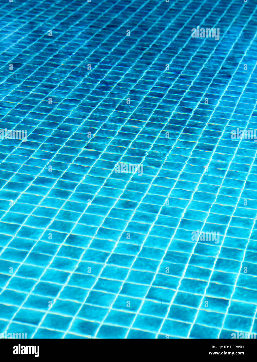 Clear blue pool hi-res stock photography and images - Alamy