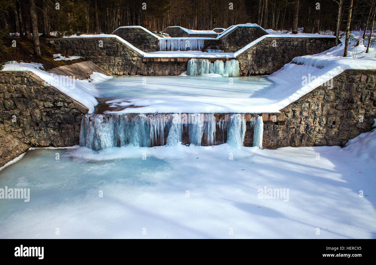 Iced up river with barrage Stock Photo - Alamy