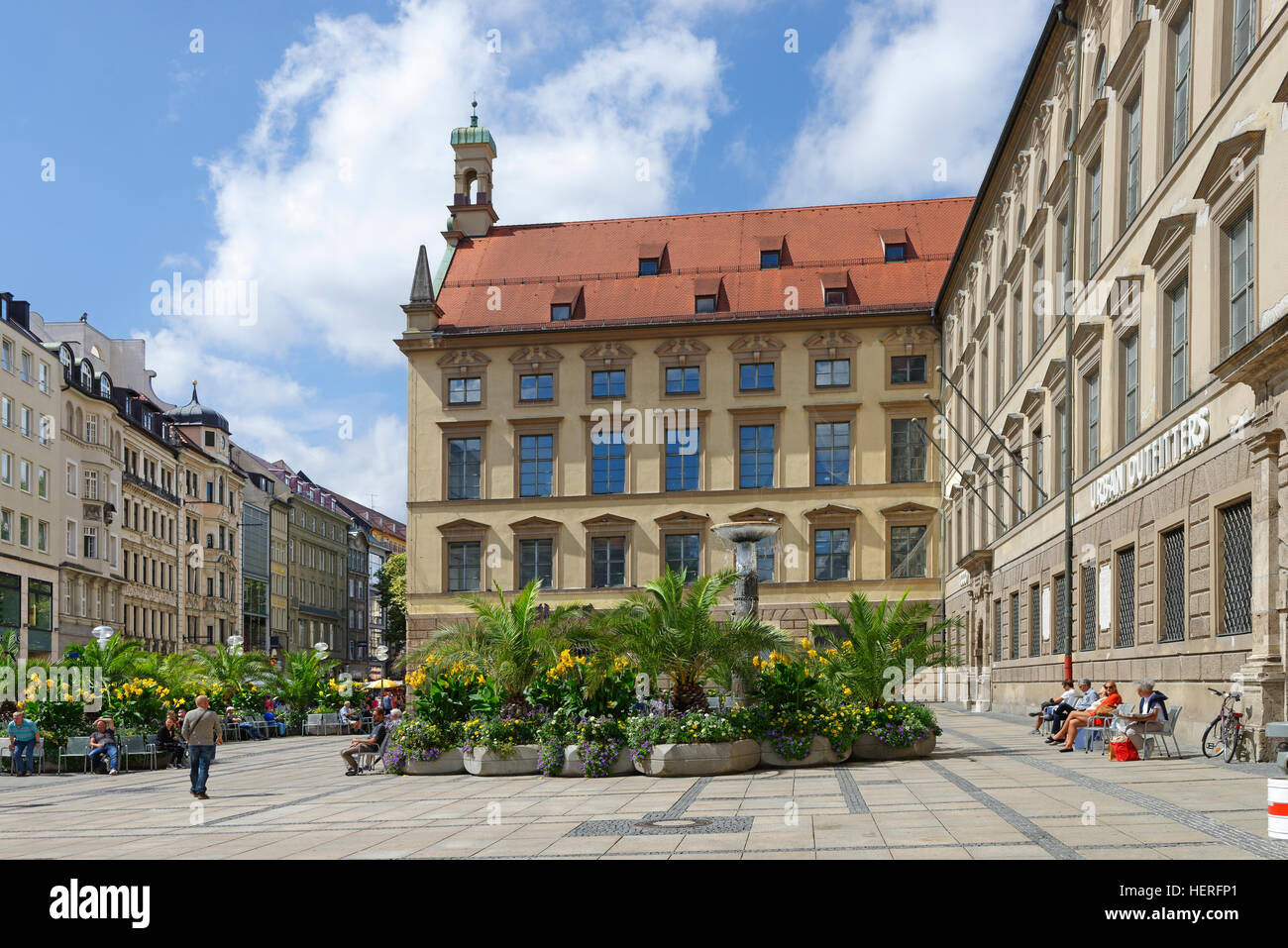 Neuhauser strasse munich hi-res stock photography and images - Alamy