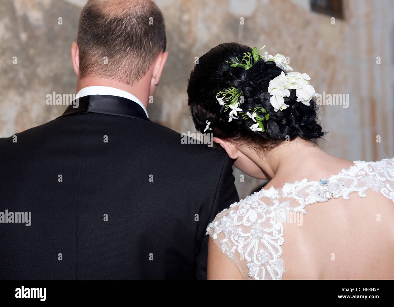 Leaning on shoulder hi-res stock photography and images - Alamy