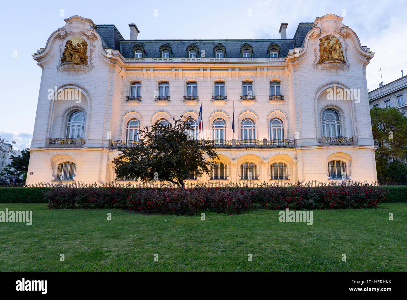 Exterior of a french style home hi-res stock photography and images - Alamy