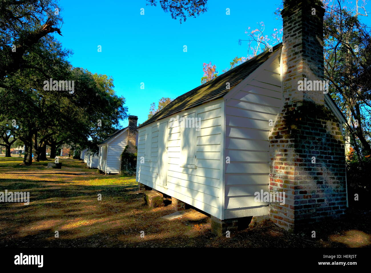 Slave cabins hi-res stock photography and images - Alamy