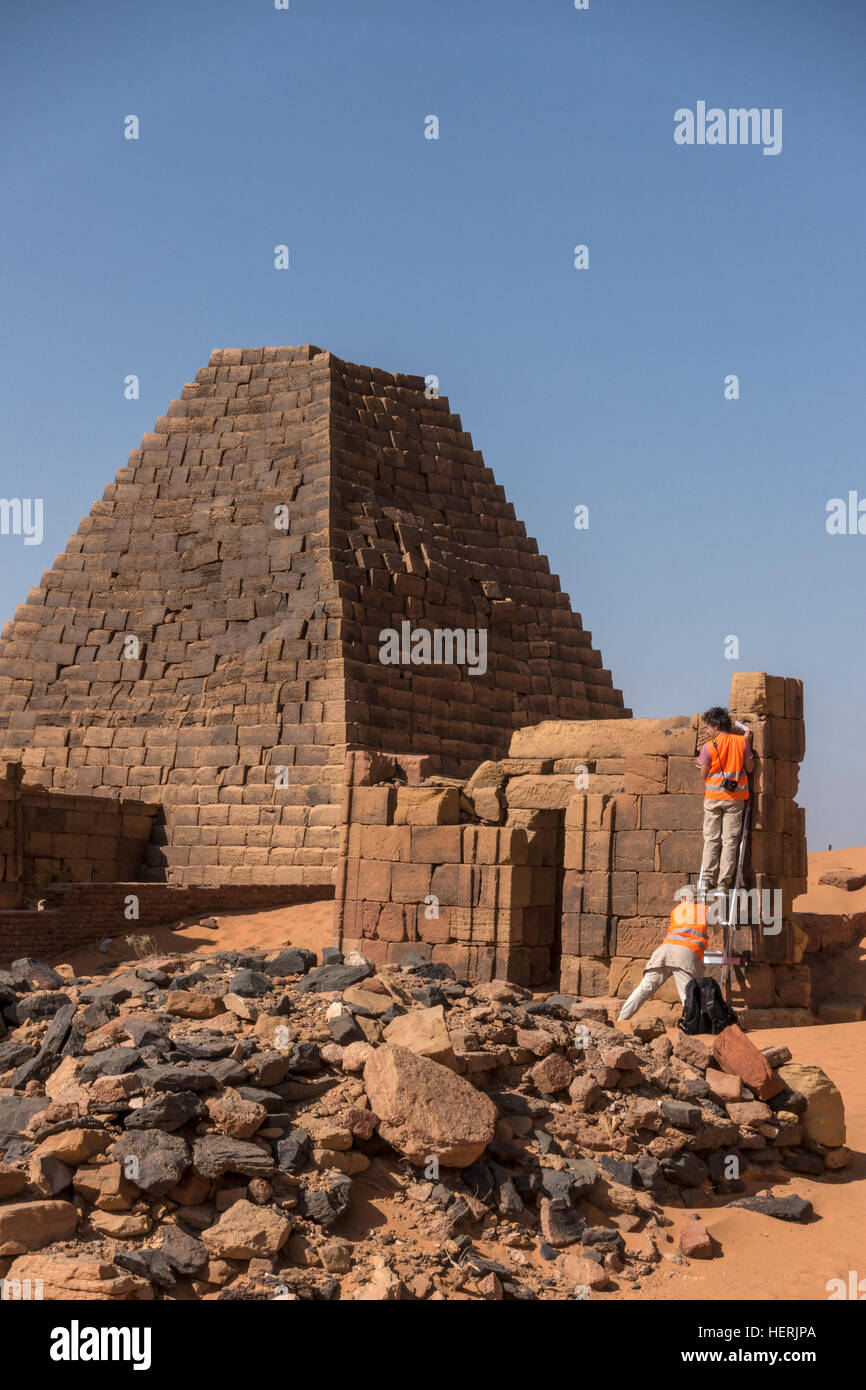 Pyramids of Meroe, Shendi, River Nile, Sudan Stock Photo - Alamy