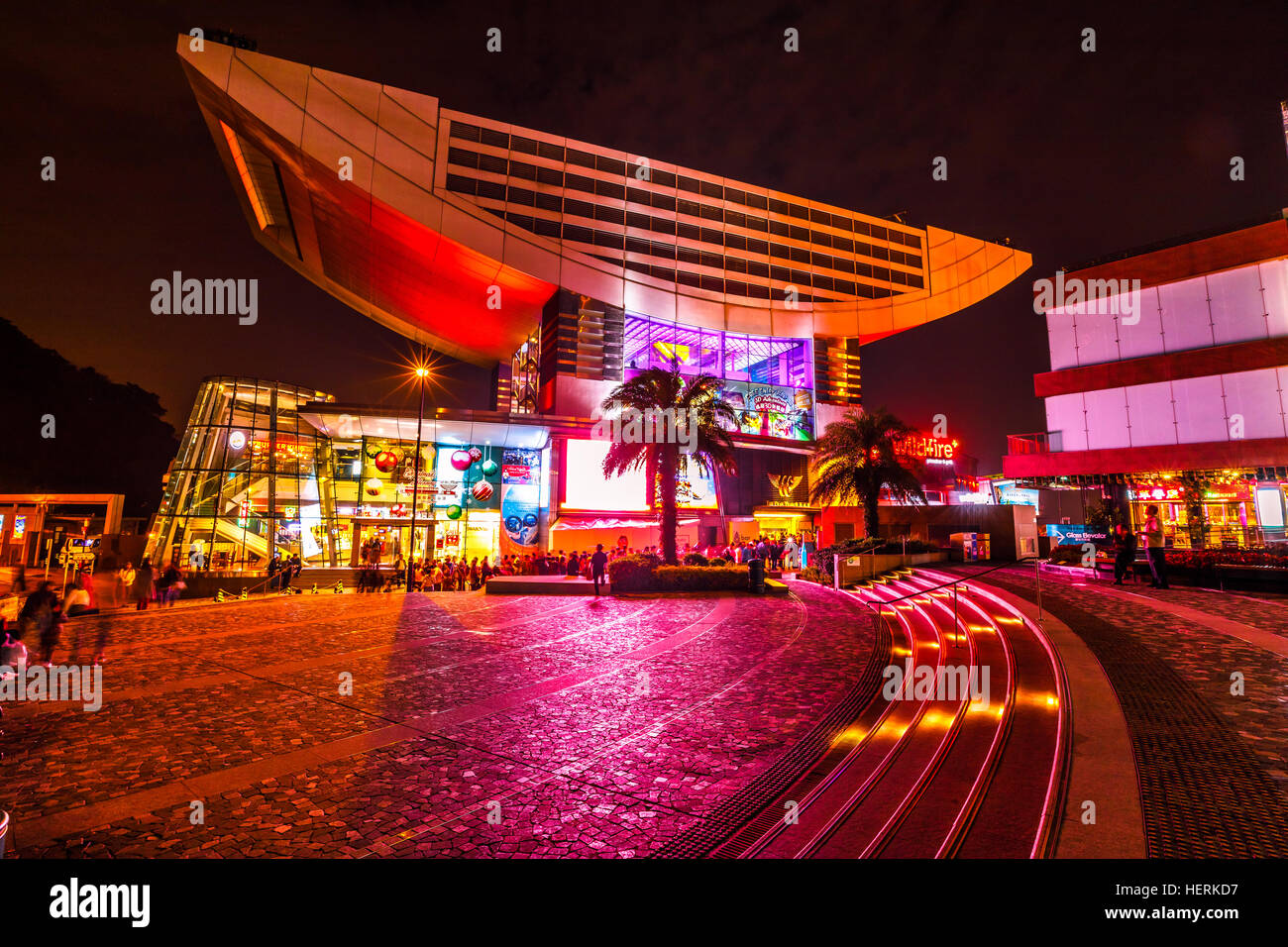 The peak lookout hong kong restaurant hi-res stock photography and ...