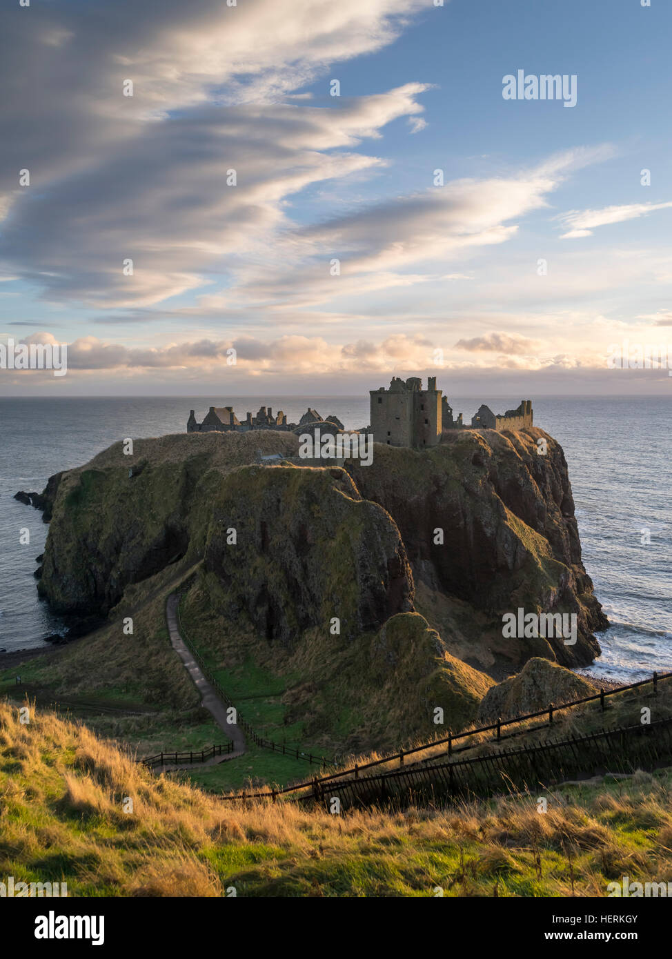 Dunnottar dunottar dunotar castle hi-res stock photography and images ...