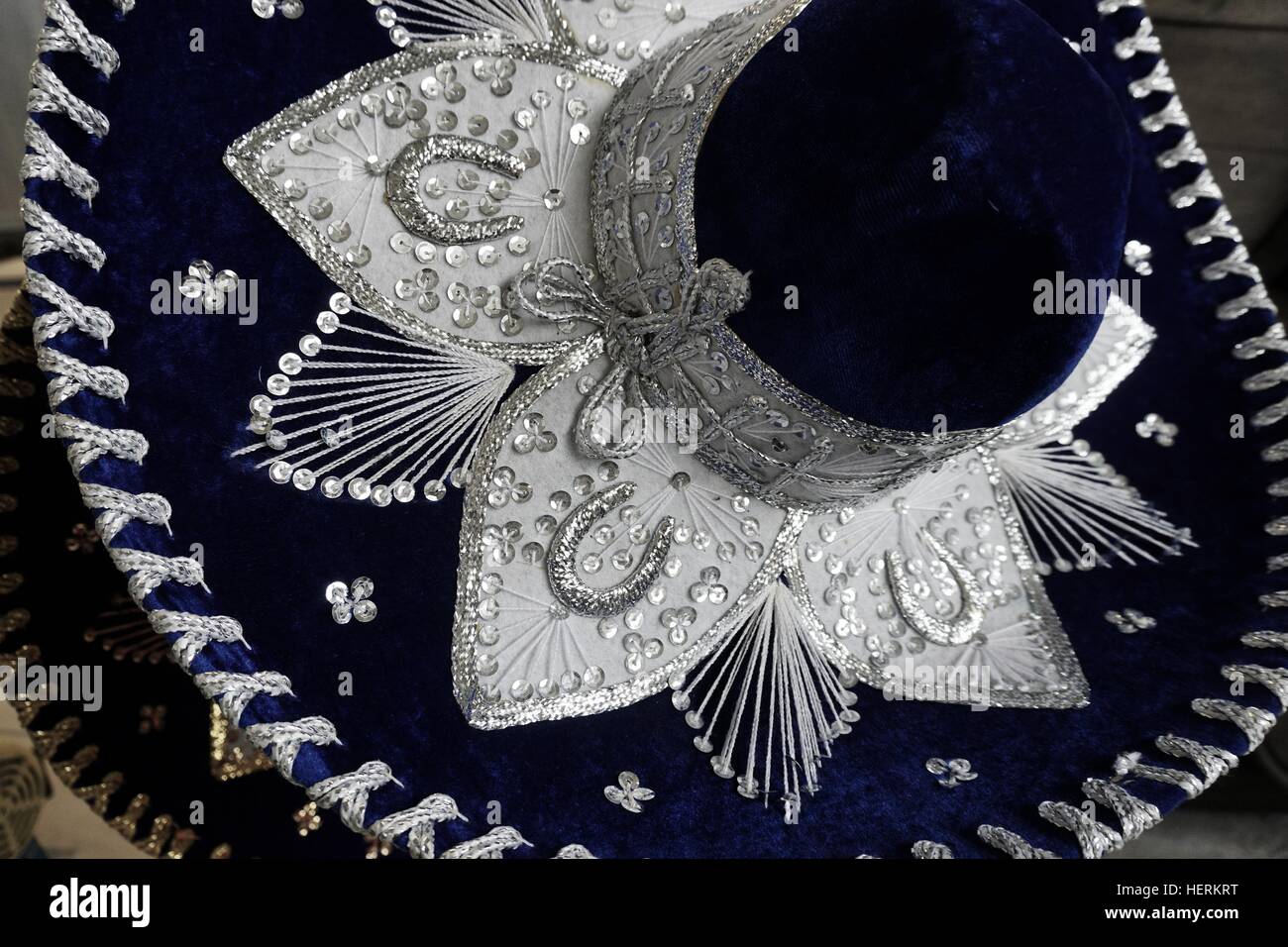 Traditional mexican sombrero hi-res stock photography and images - Alamy