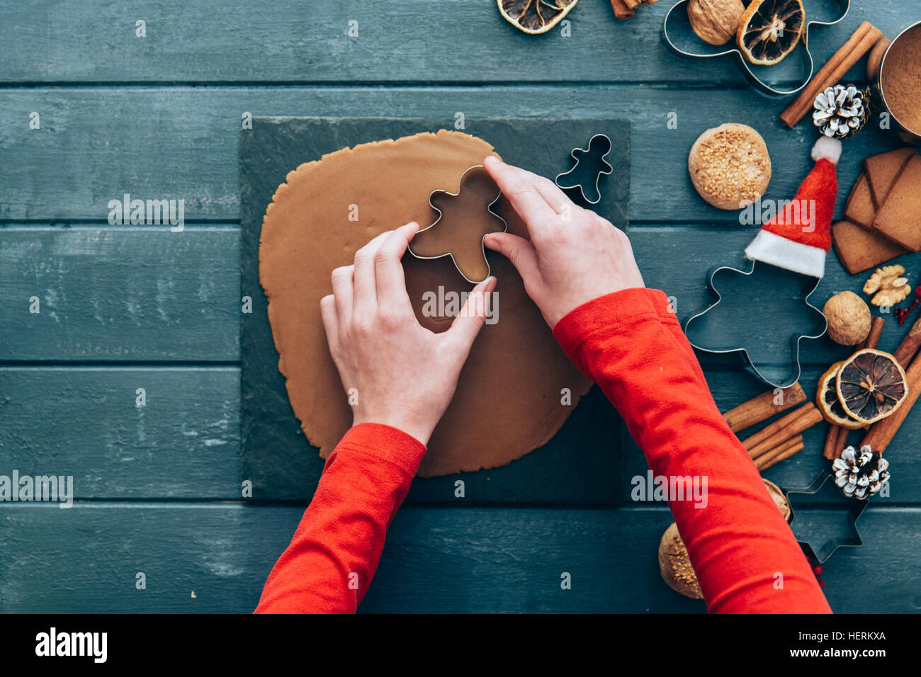 Girl making gingerbread men cookies Stock Photo - Alamy