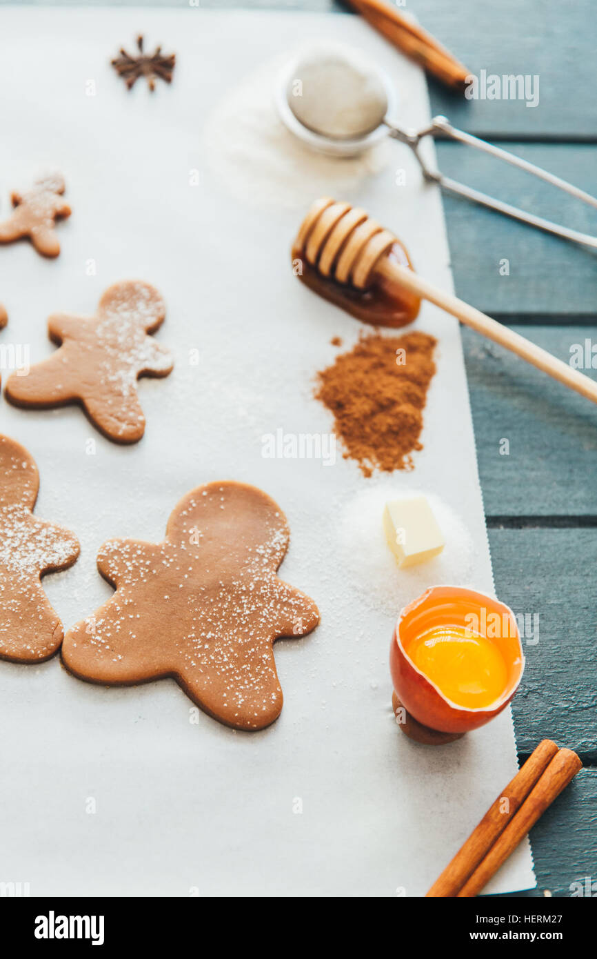 Eating gingerbread biscuits hi-res stock photography and images - Alamy