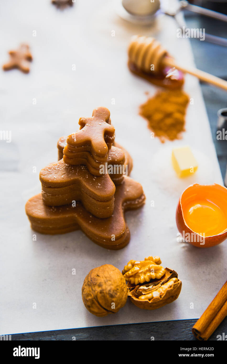 Stack of gingerbread men Stock Photo - Alamy