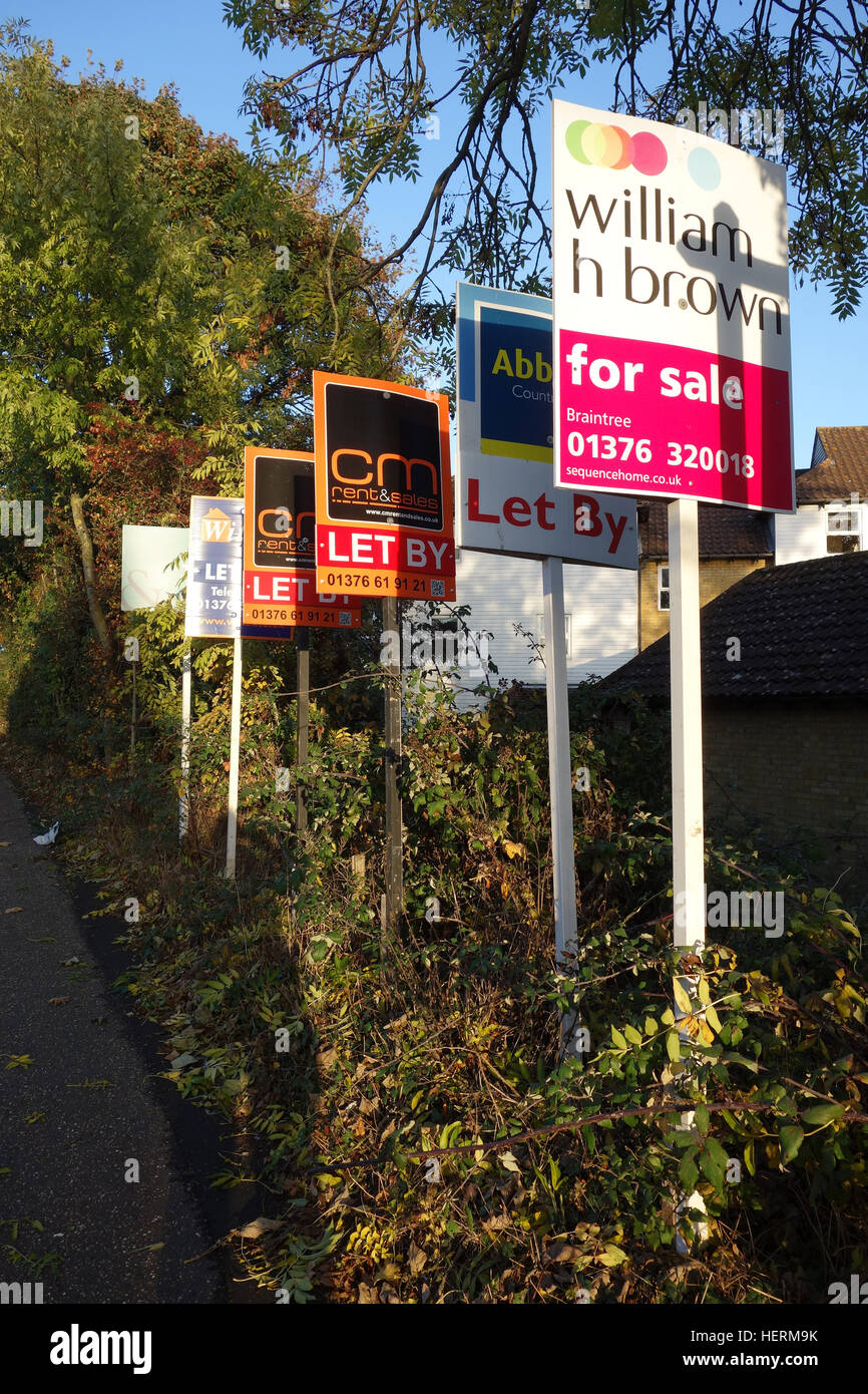 For sale signs uk property street hi-res stock photography and images ...