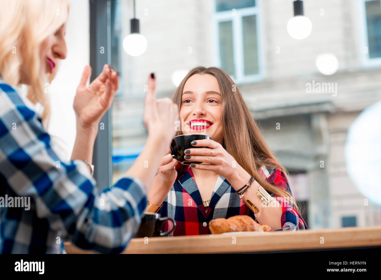 Friends at the cafe Stock Photo - Alamy