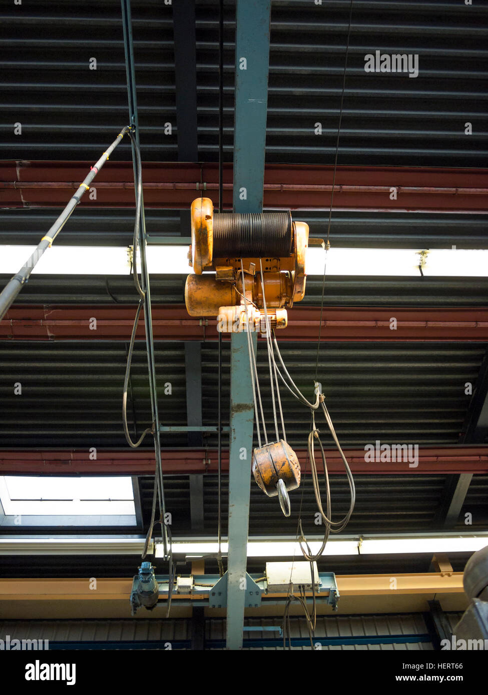 Overhead crane hi-res stock photography and images - Alamy