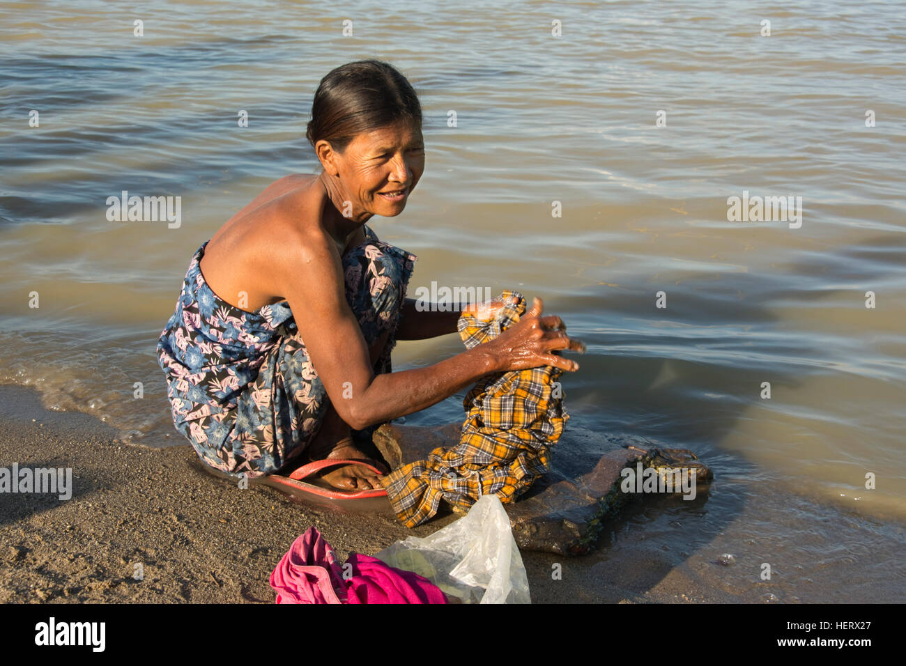ASIA, MYANMAR (BURMA), Sagaing Division, Chindwin River, Kanee, A Htet ...