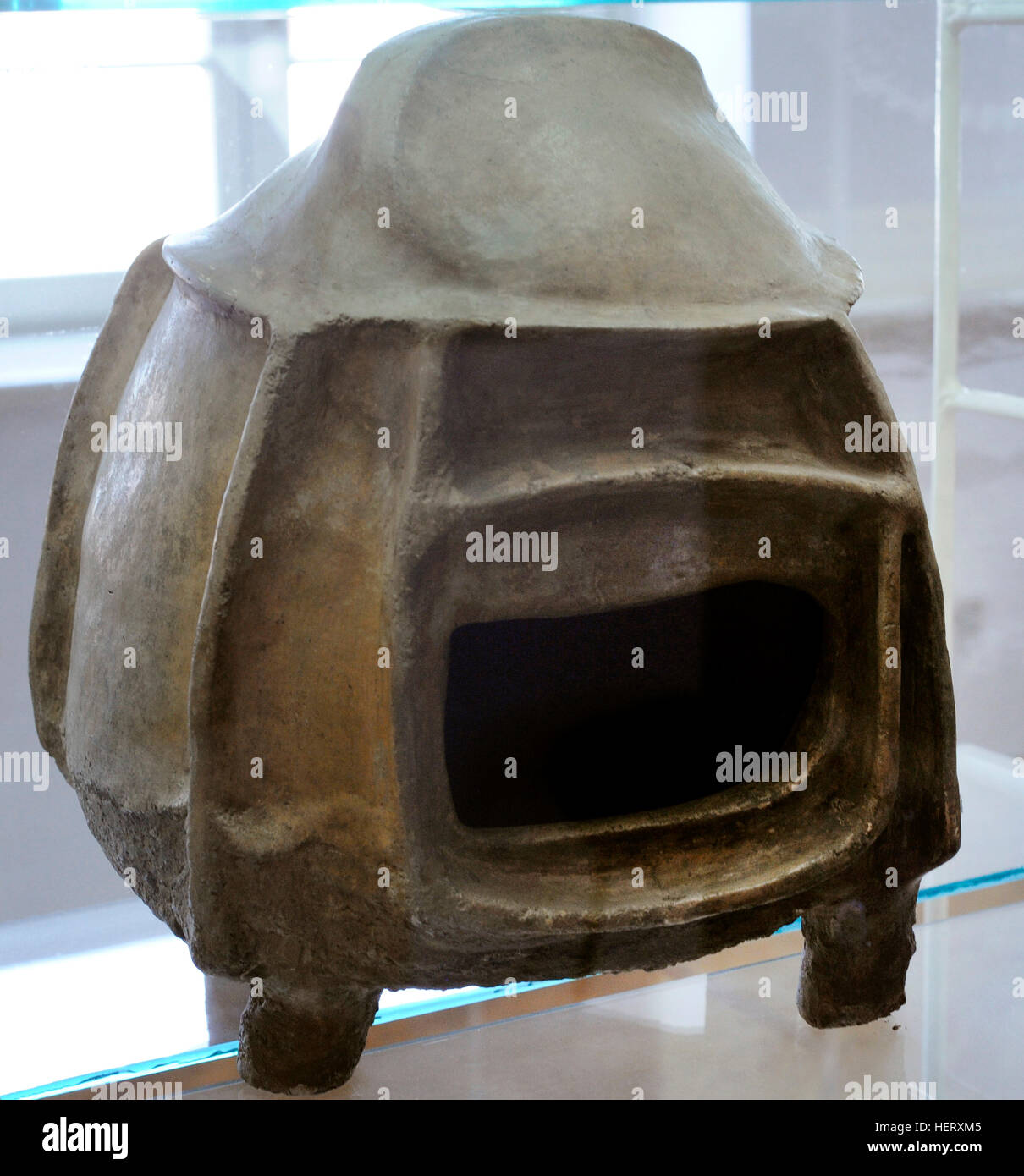 Hut urn hi-res stock photography and images - Alamy