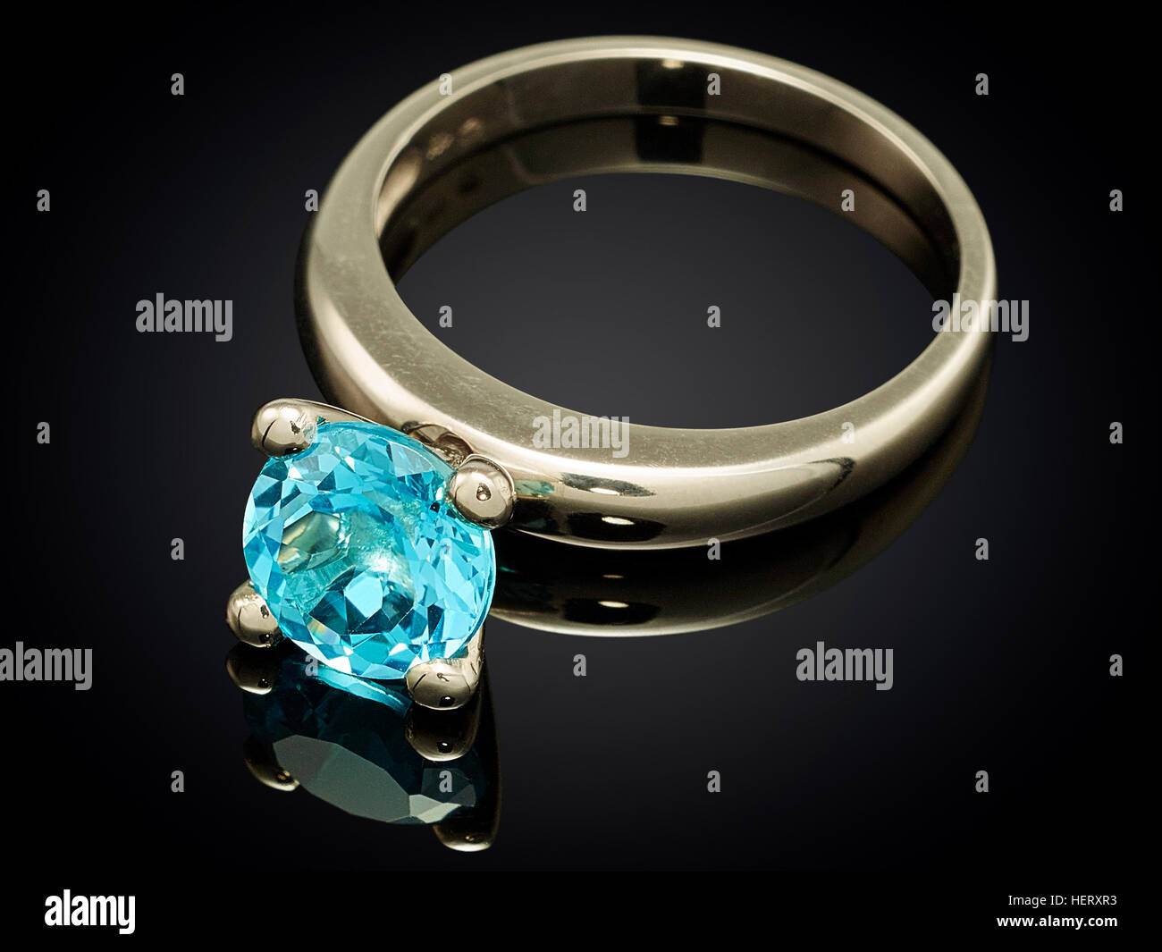 Silver diamond background hi-res stock photography and images - Alamy