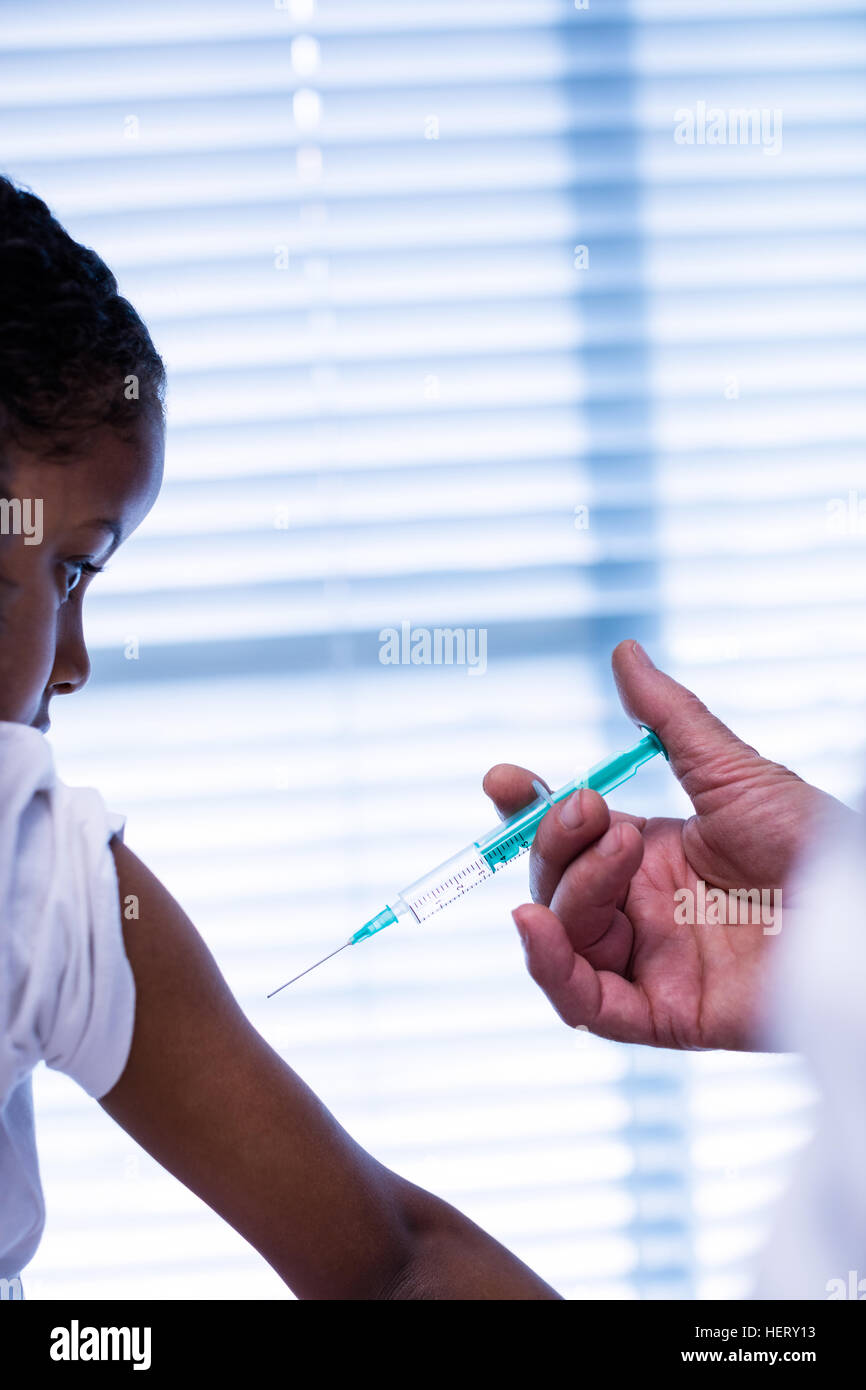 Doctor giving an injection to the patient at hospital Stock Photo - Alamy