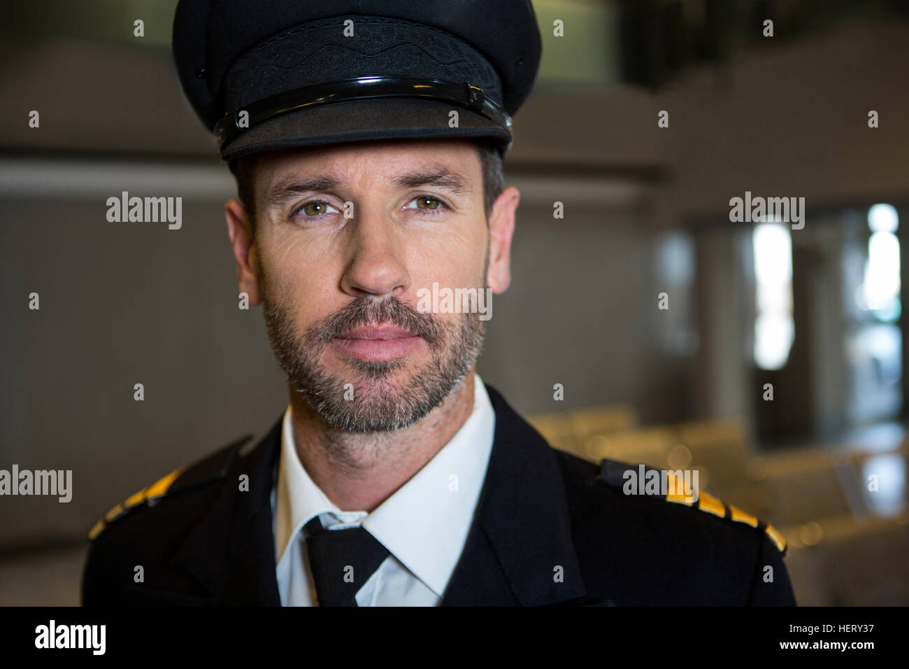 Airport terminal mature airline pilot hi-res stock photography and ...