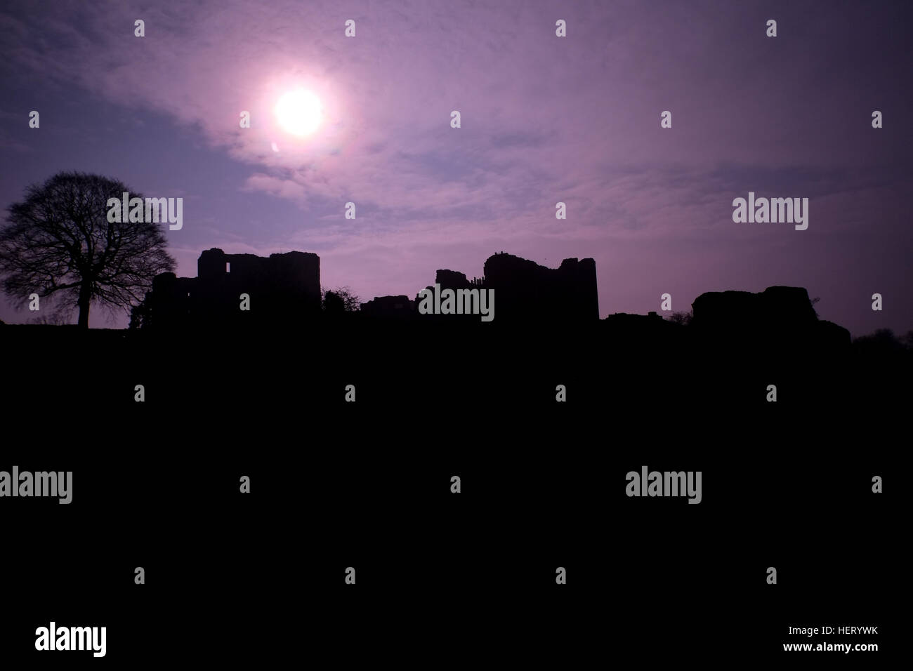 solar eclipse at Kenilworth castle Stock Photo - Alamy