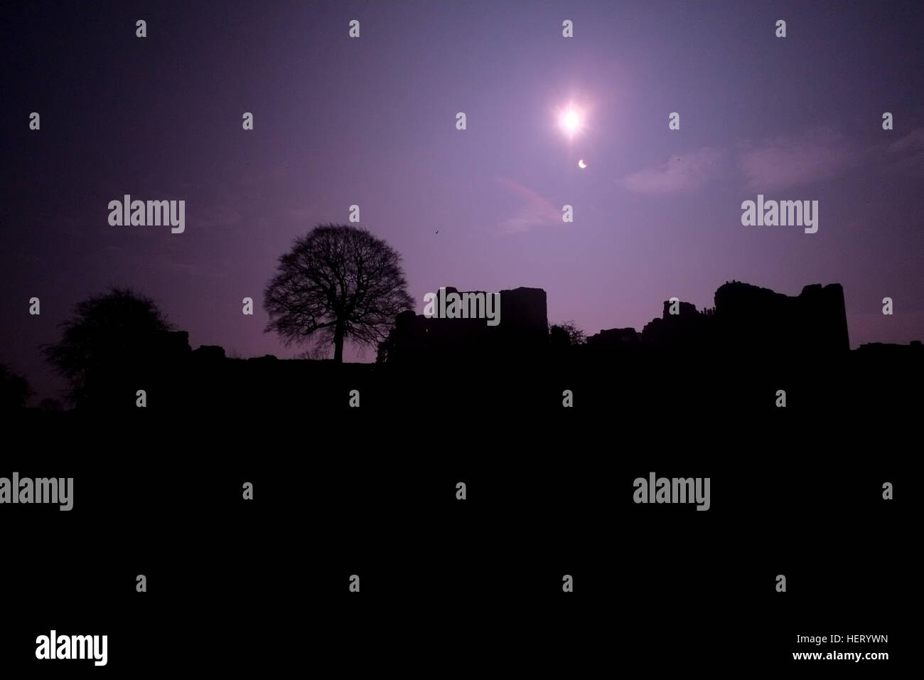 solar eclipse at Kenilworth castle Stock Photo - Alamy