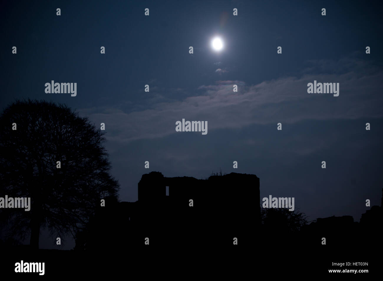 Solar Eclipse at Kenilworth castle Stock Photo - Alamy