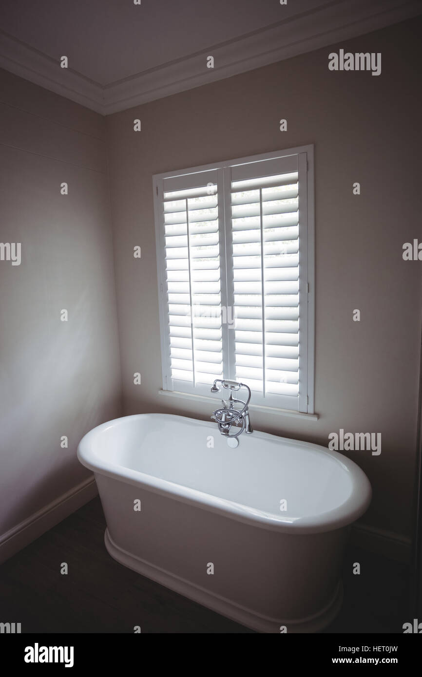 Empty bathtub in bathroom at home Stock Photo - Alamy