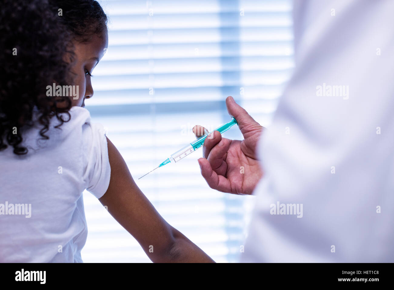 Doctor giving an injection to the patient at hospital Stock Photo - Alamy