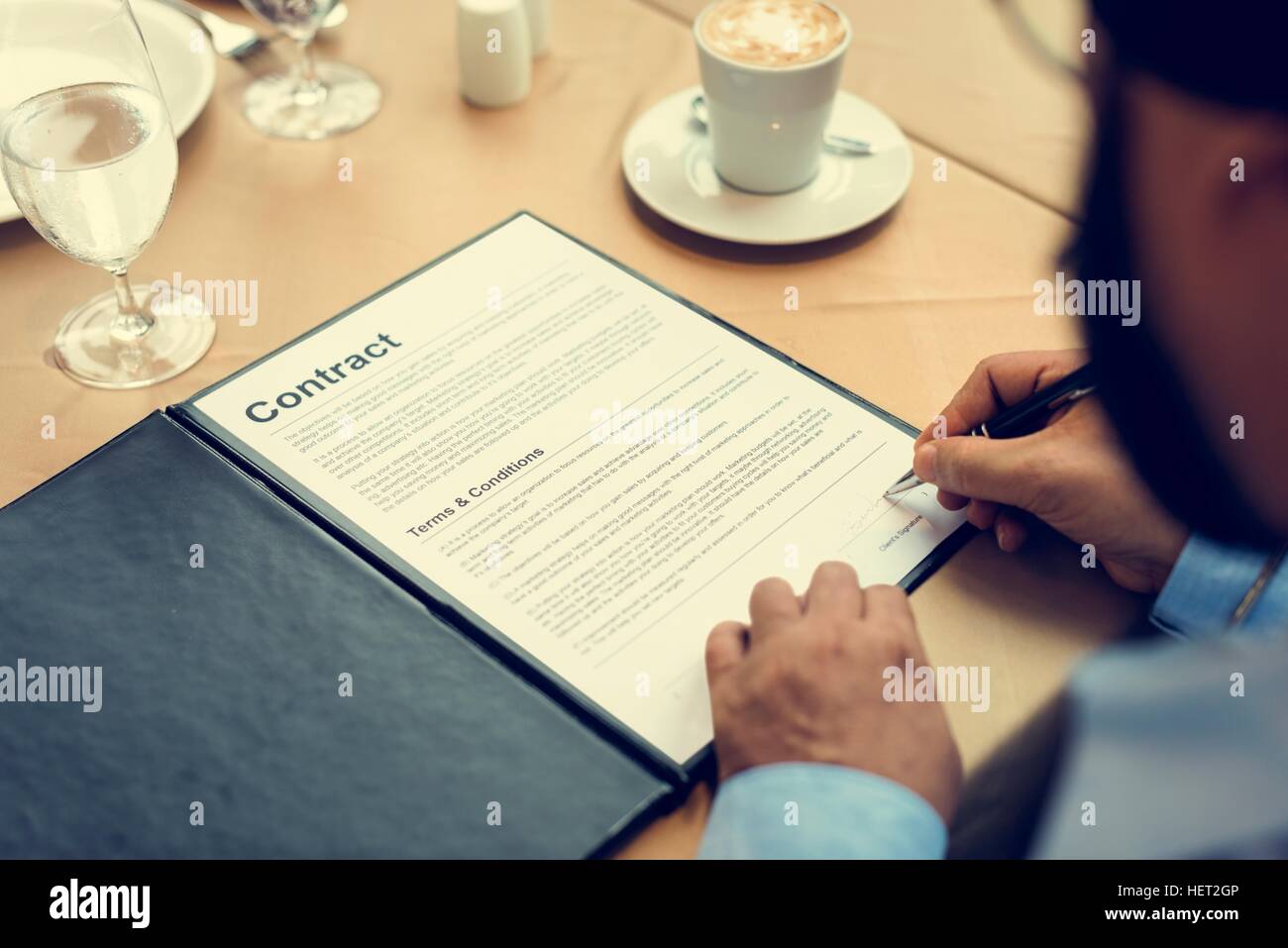 Signing business contract hi-res stock photography and images - Alamy