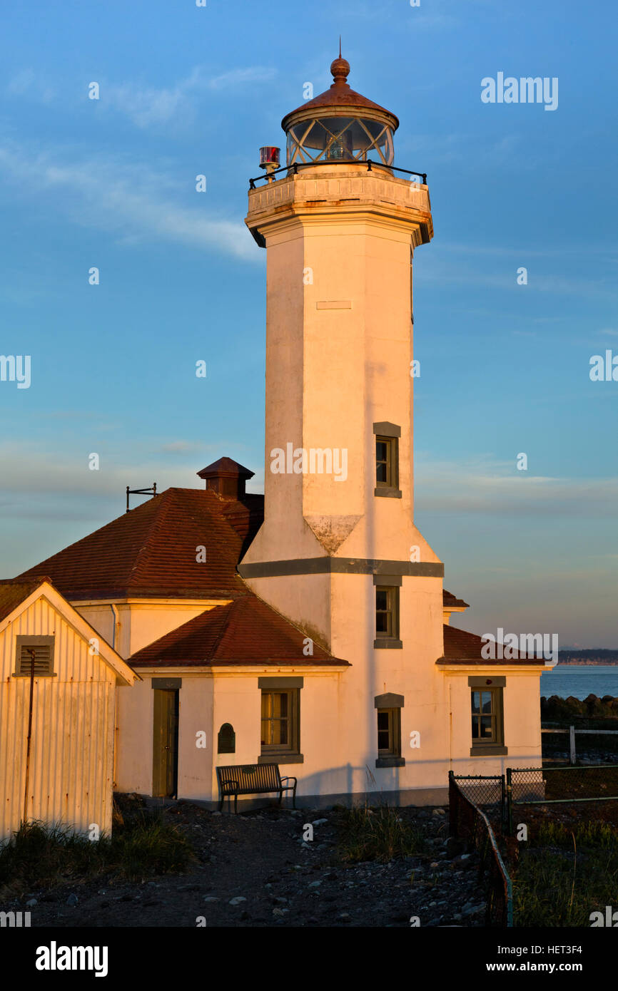 WA13014-00...WASHINGTON - Point Wilson Lighthouse located on Admiralty ...