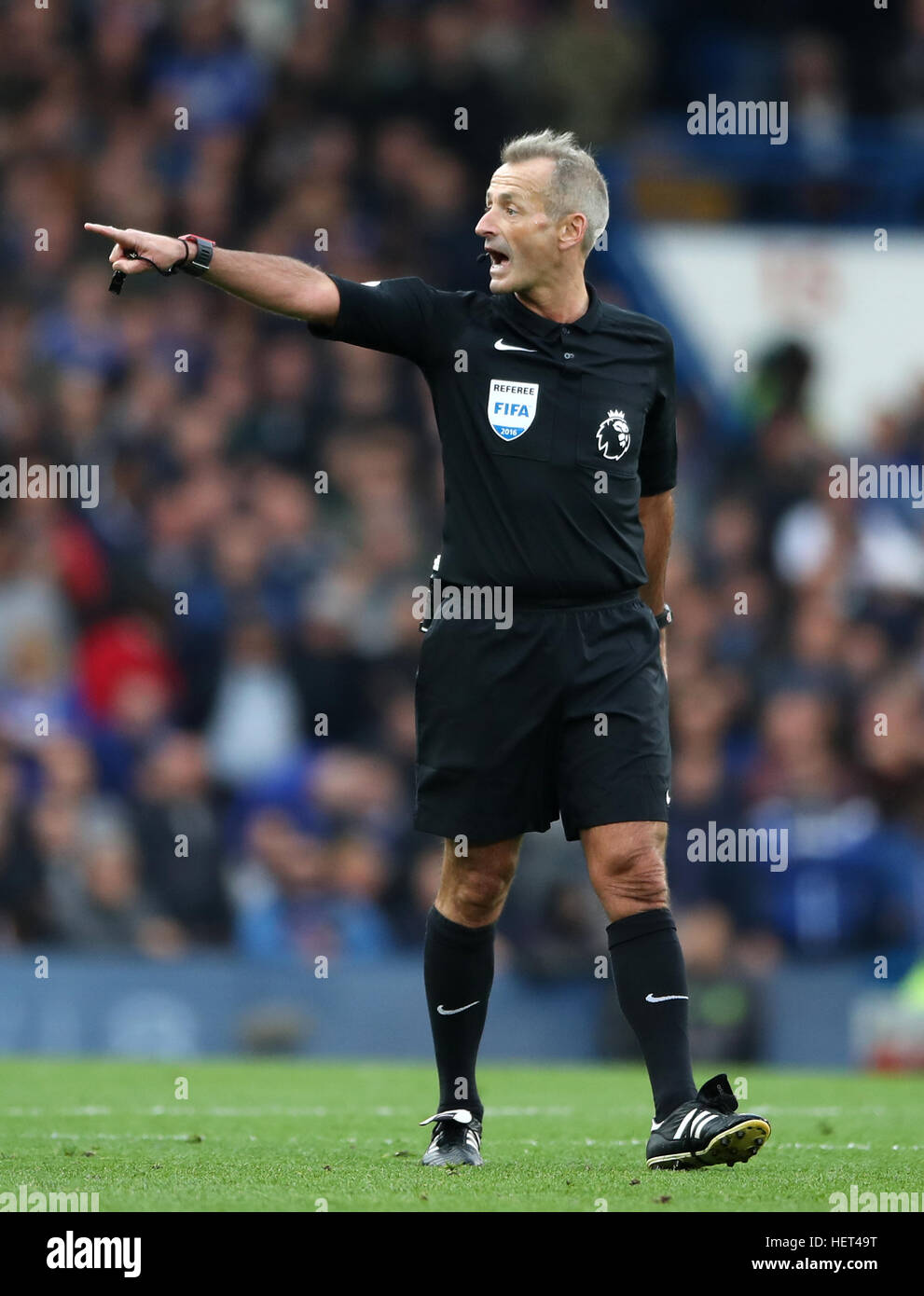 Referee Martin Atkinson Stock Photo - Alamy