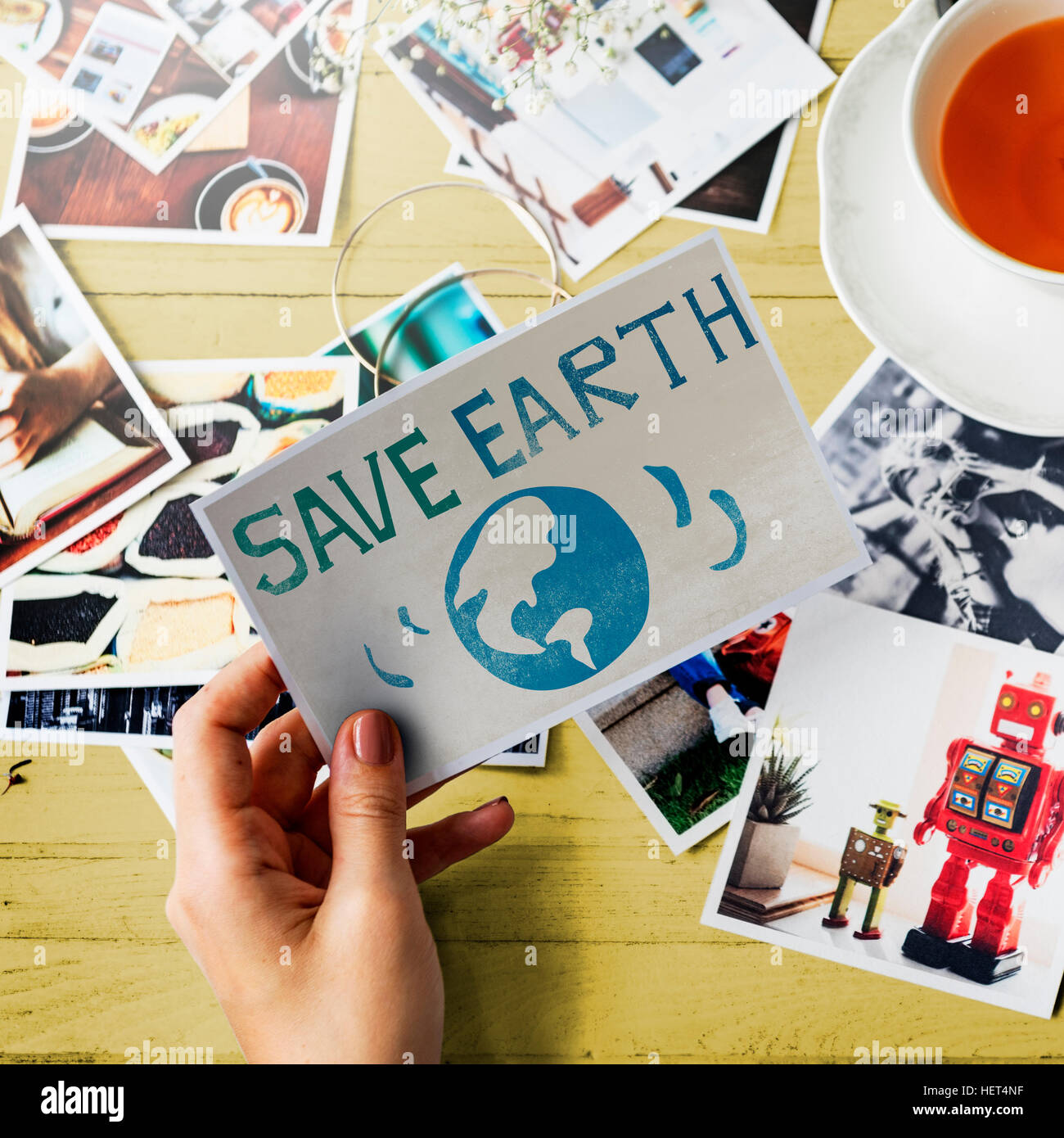 Robot green earth globe hi-res stock photography and images - Alamy