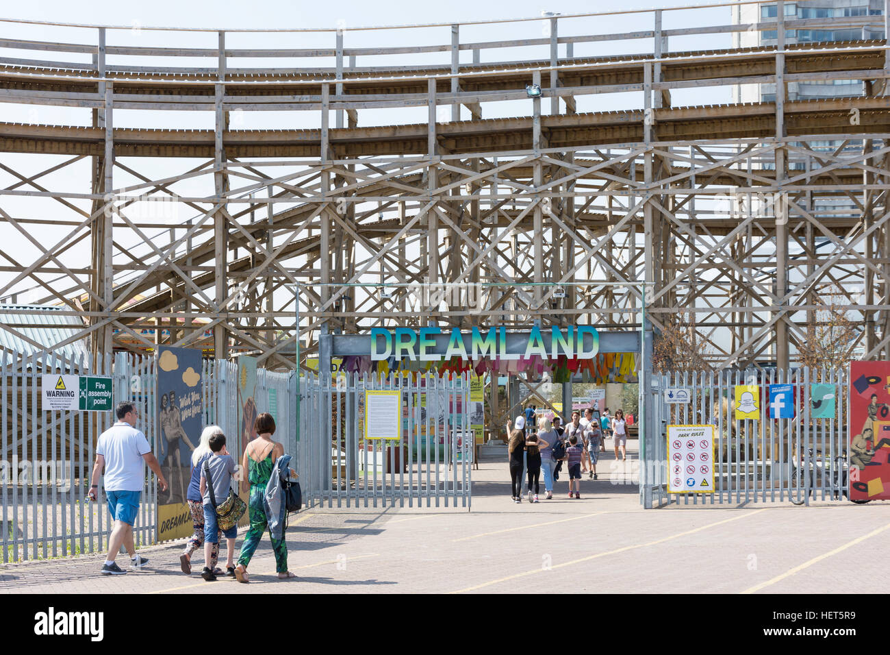 Rides at amusement parks hi-res stock photography and images - Alamy
