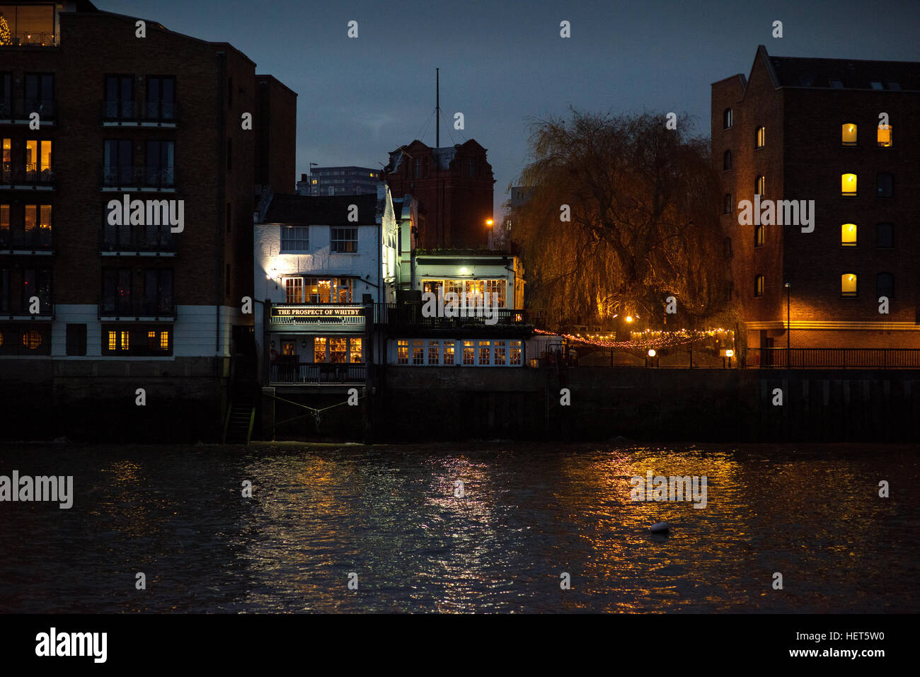 The Prospect of Whitby pub, Wapping, London England UK at night ...