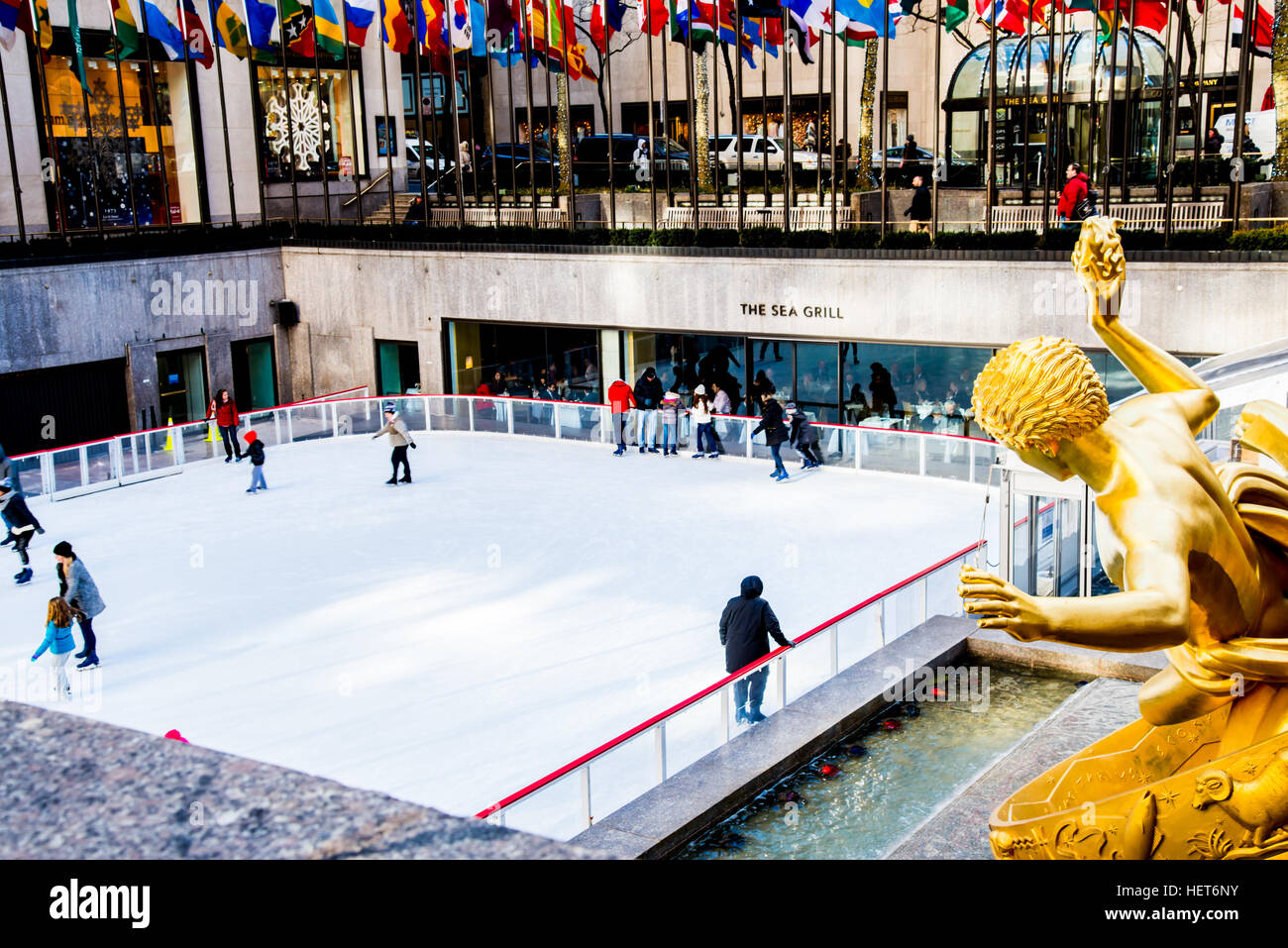 Rockefeller center skate rink hi-res stock photography and images - Alamy