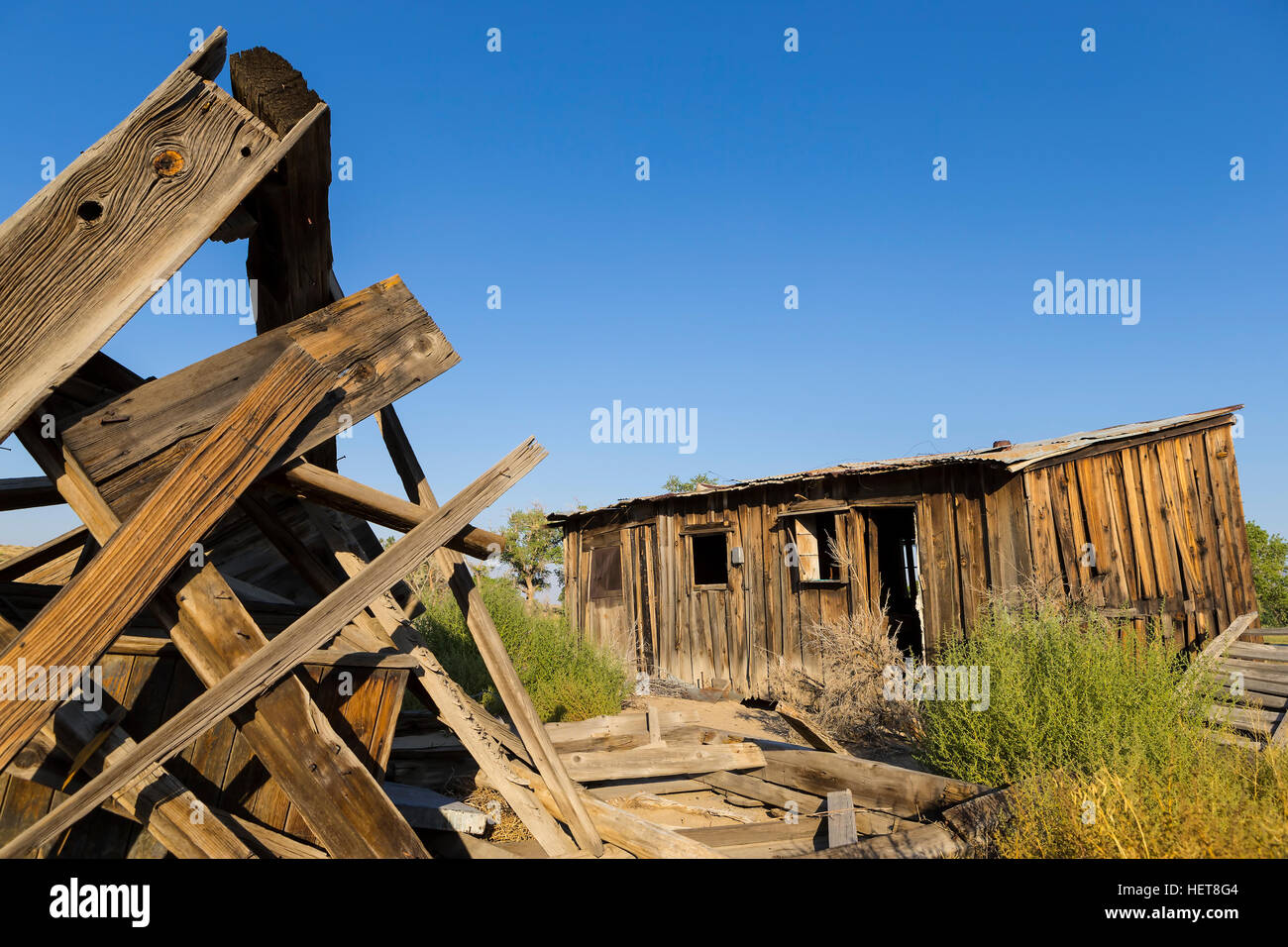Old wooden shack in desert hi-res stock photography and images - Alamy