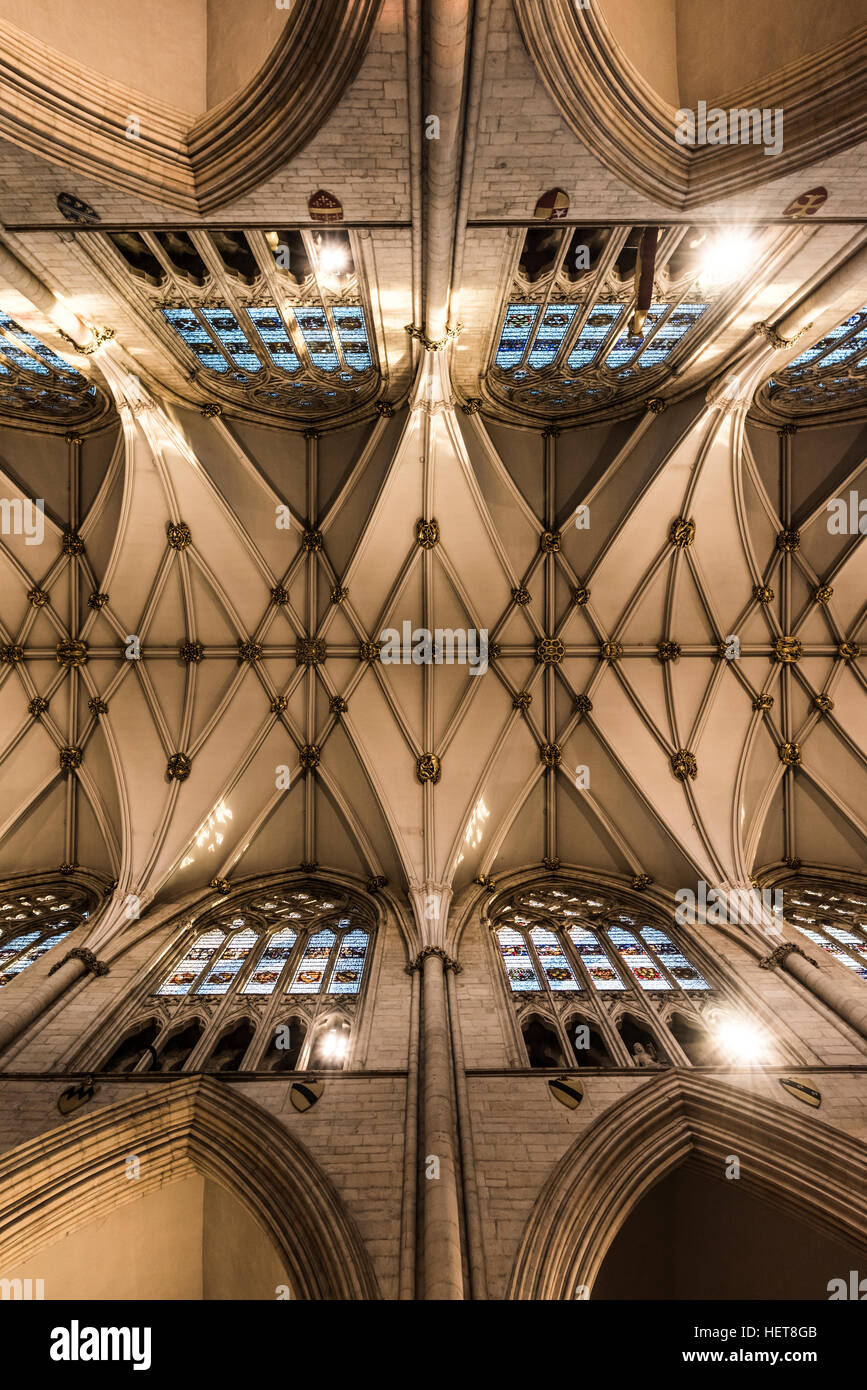 Packed church pew hi-res stock photography and images - Alamy