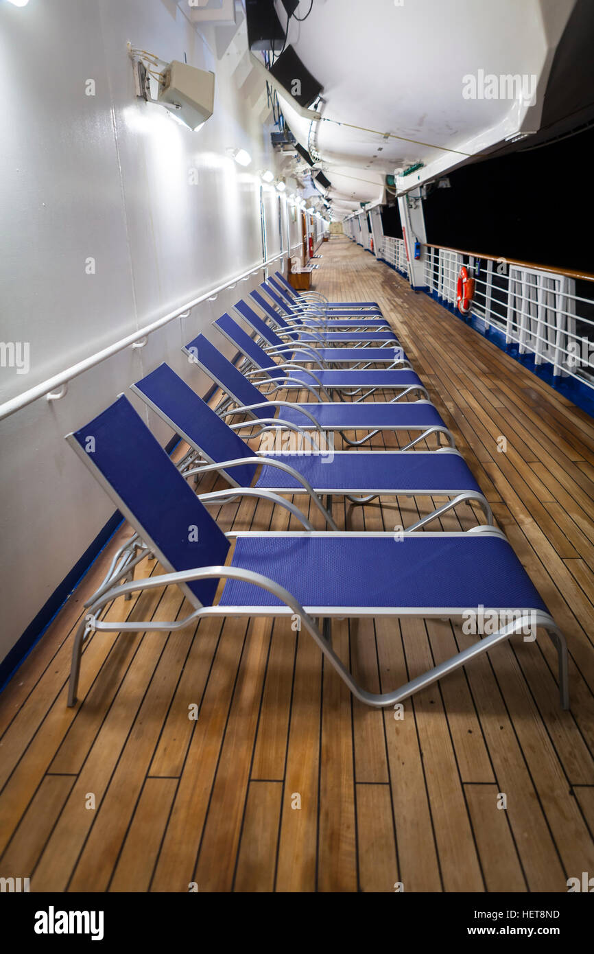 Cruise ship lounge chair hi-res stock photography and images - Alamy