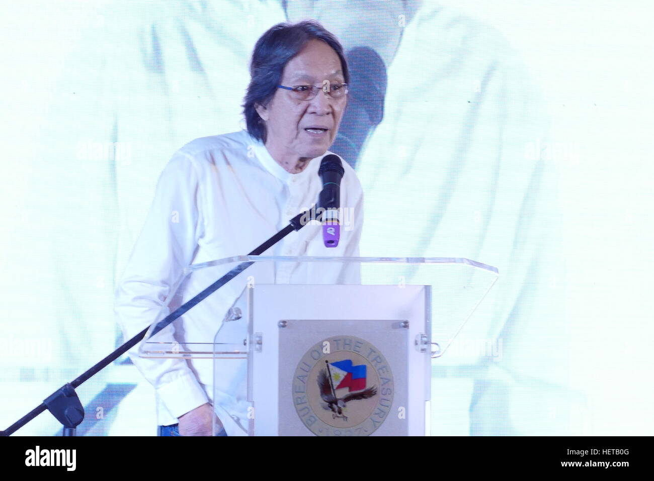 Manila, Philippines. 21st Dec, 2016. Artist Luis Yee Jr, "JunYee", is ...