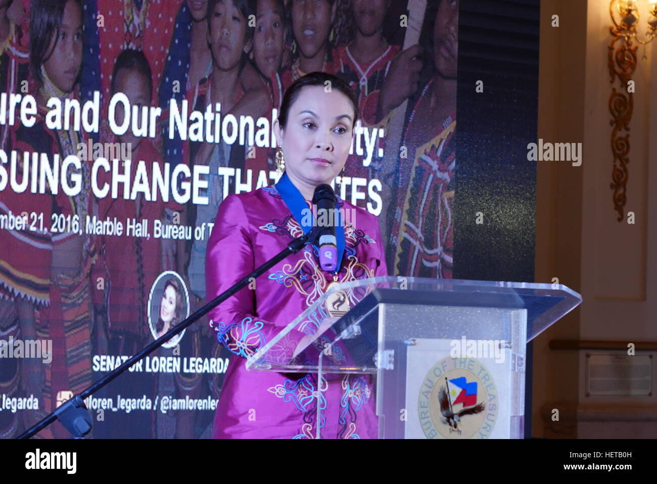 Loren legarda hi-res stock photography and images - Alamy