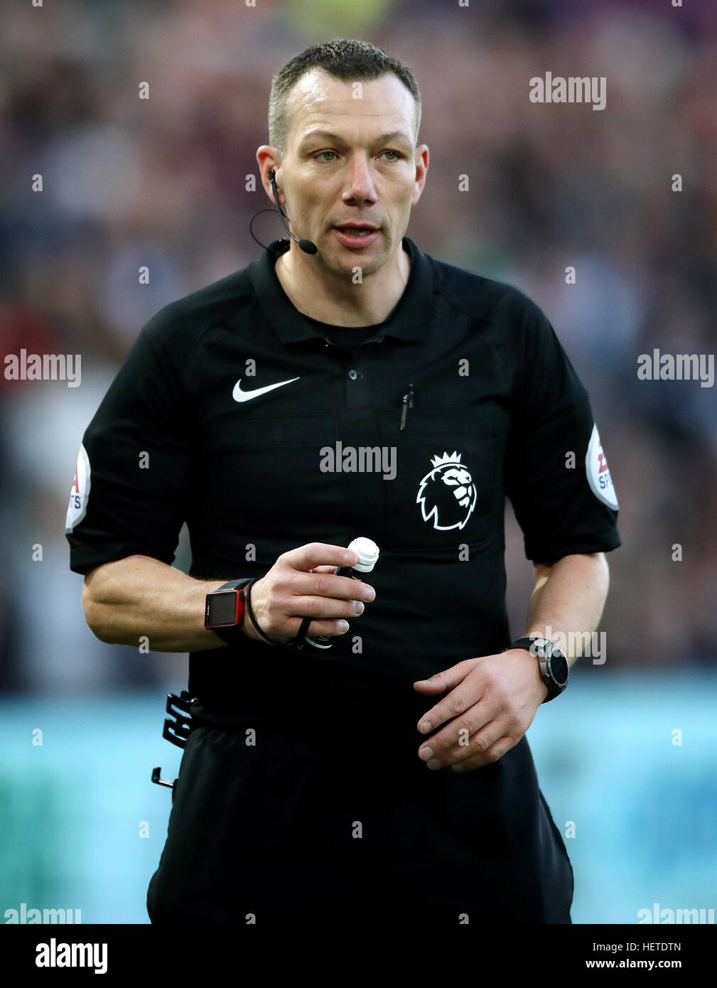 Referee Kevin Friend Stock Photo - Alamy