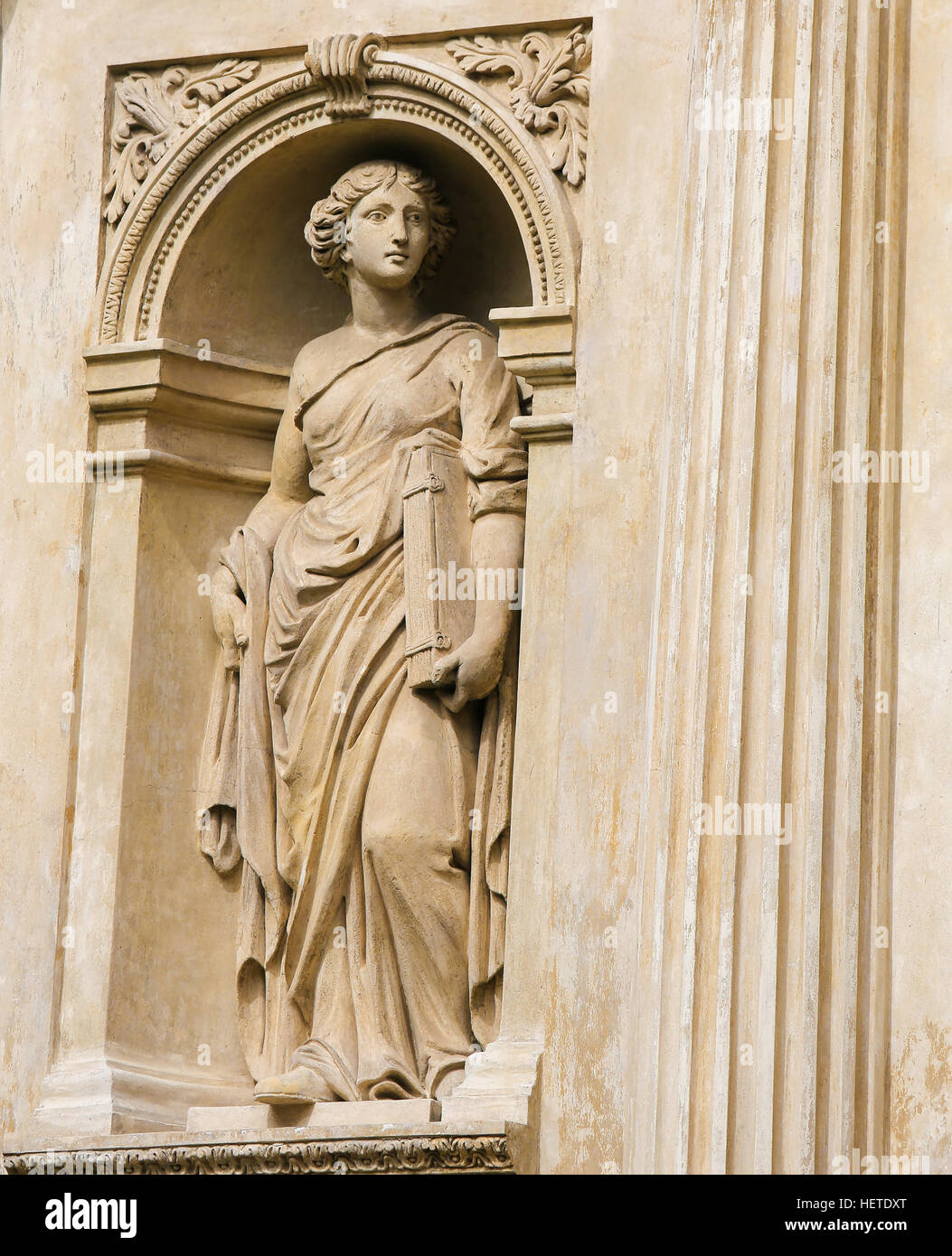 Statue of wisdom and knowledge hi-res stock photography and images - Alamy