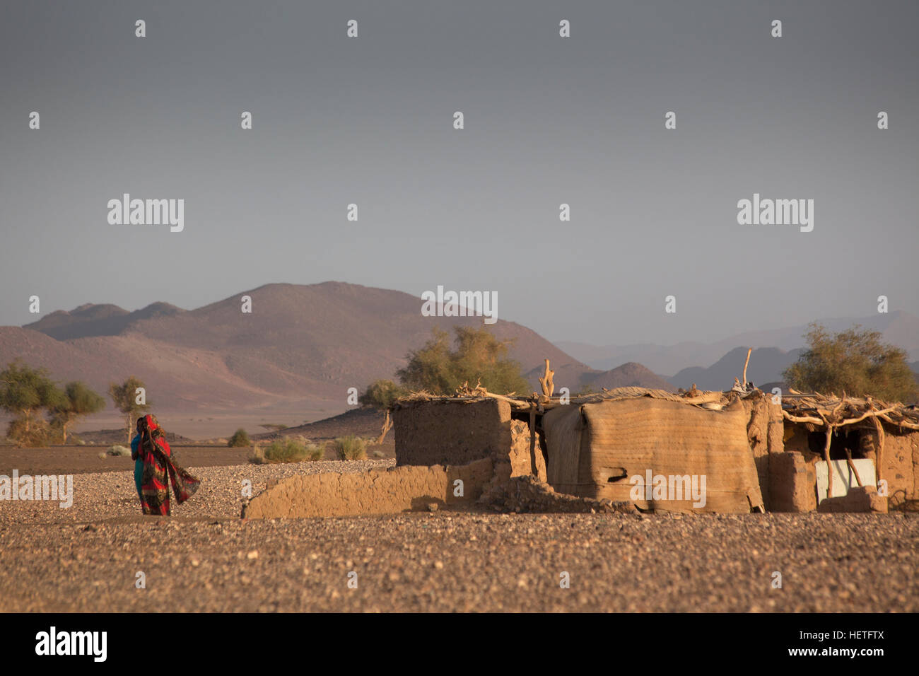 Desert landscapes with Sudanese vernacular architecture and camels ...