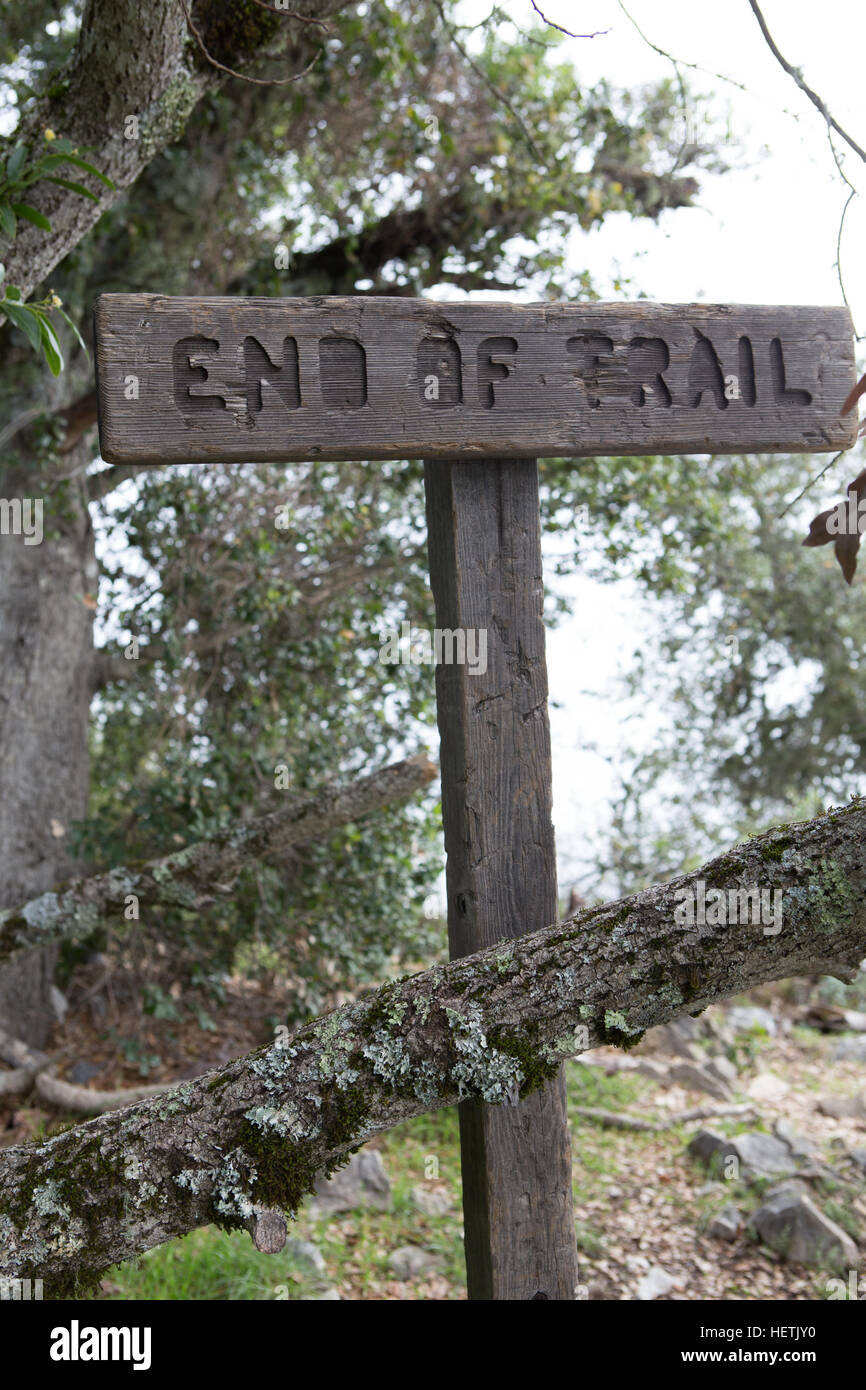 Old fashioned wooden footpath sign hi-res stock photography and images ...