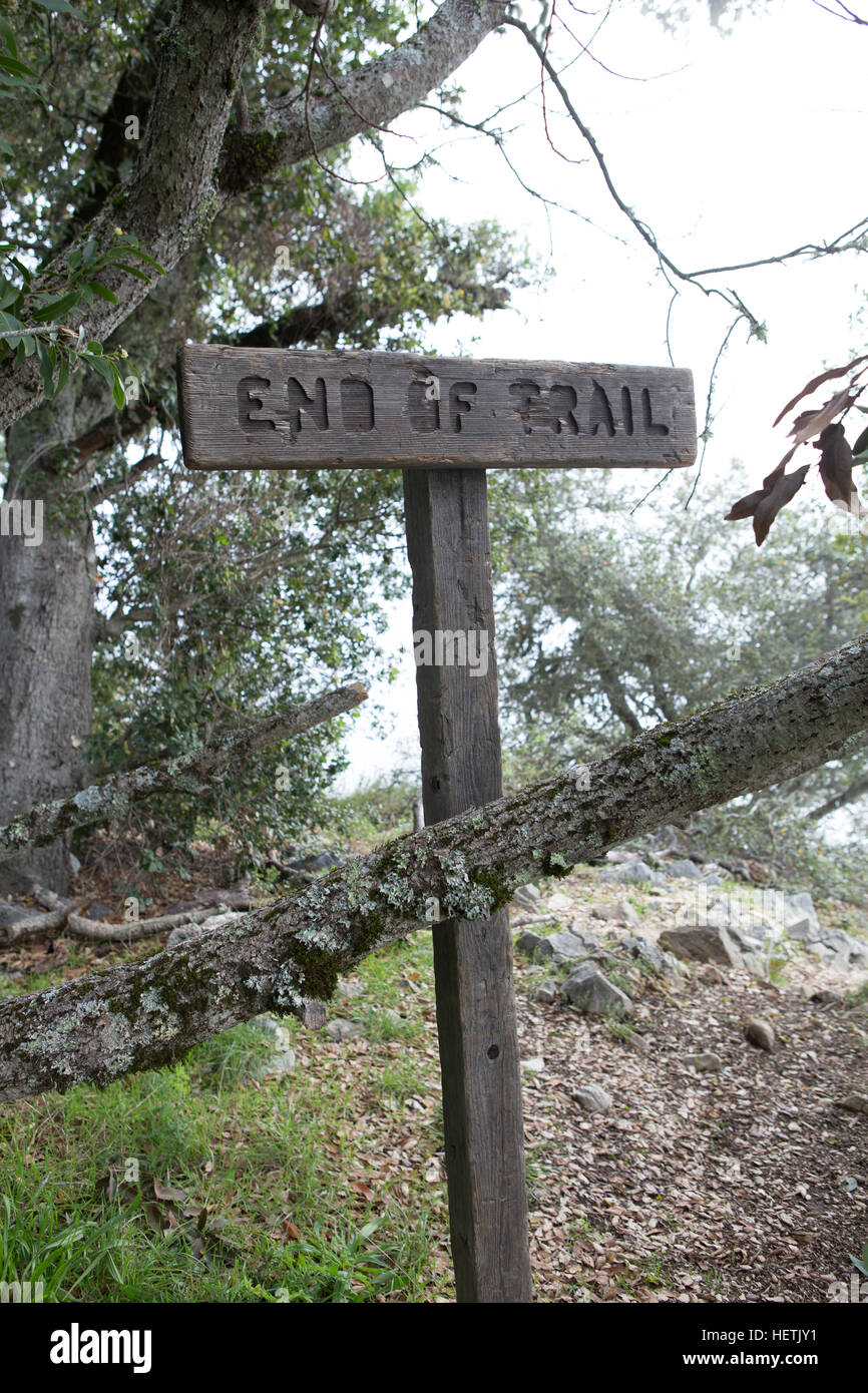 Old fashioned wooden footpath sign hi-res stock photography and images ...
