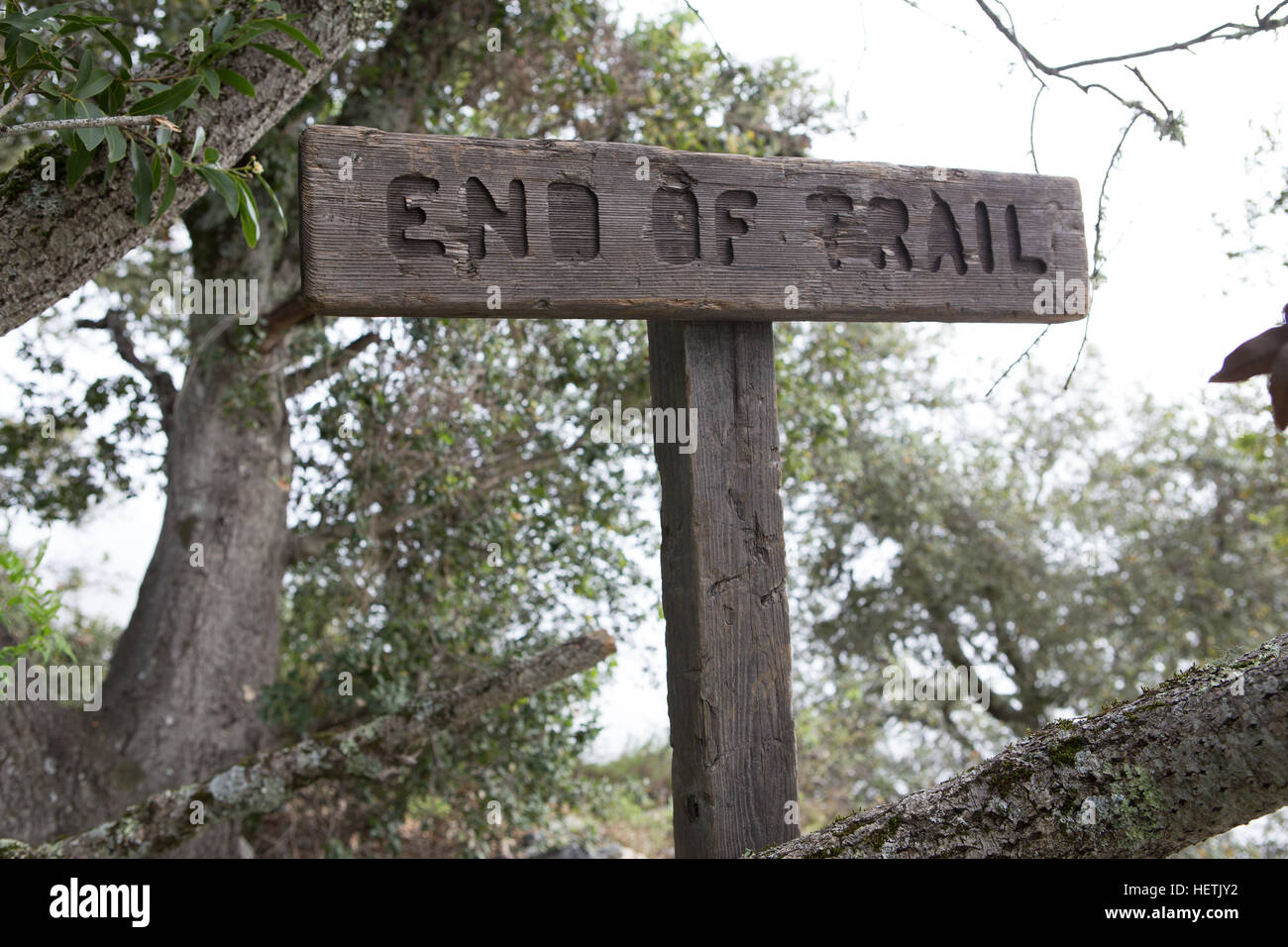 Old fashioned wooden footpath sign hi-res stock photography and images ...