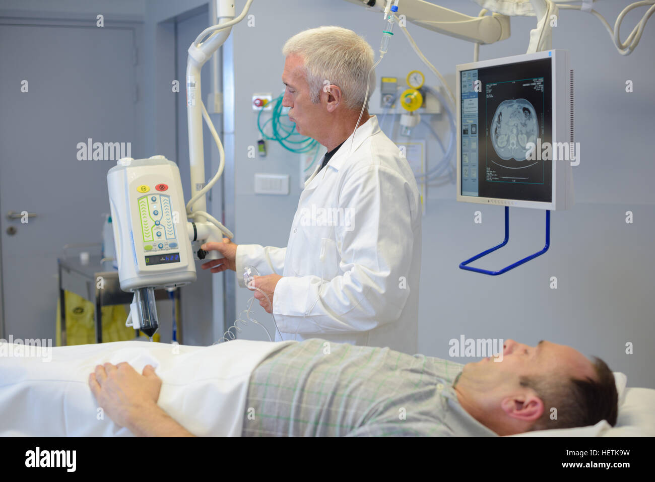 Radiologist with patient Stock Photo - Alamy