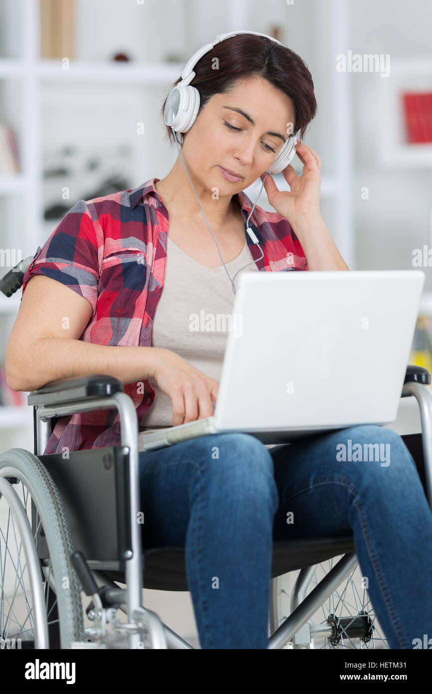 disabled woman in wheelchair with laptop Stock Photo - Alamy