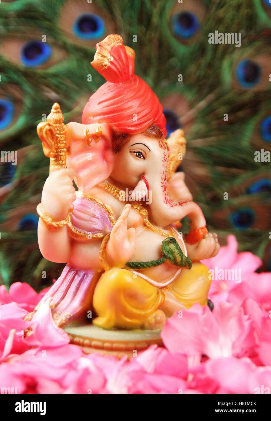 Hindu god statue made hi-res stock photography and images - Alamy