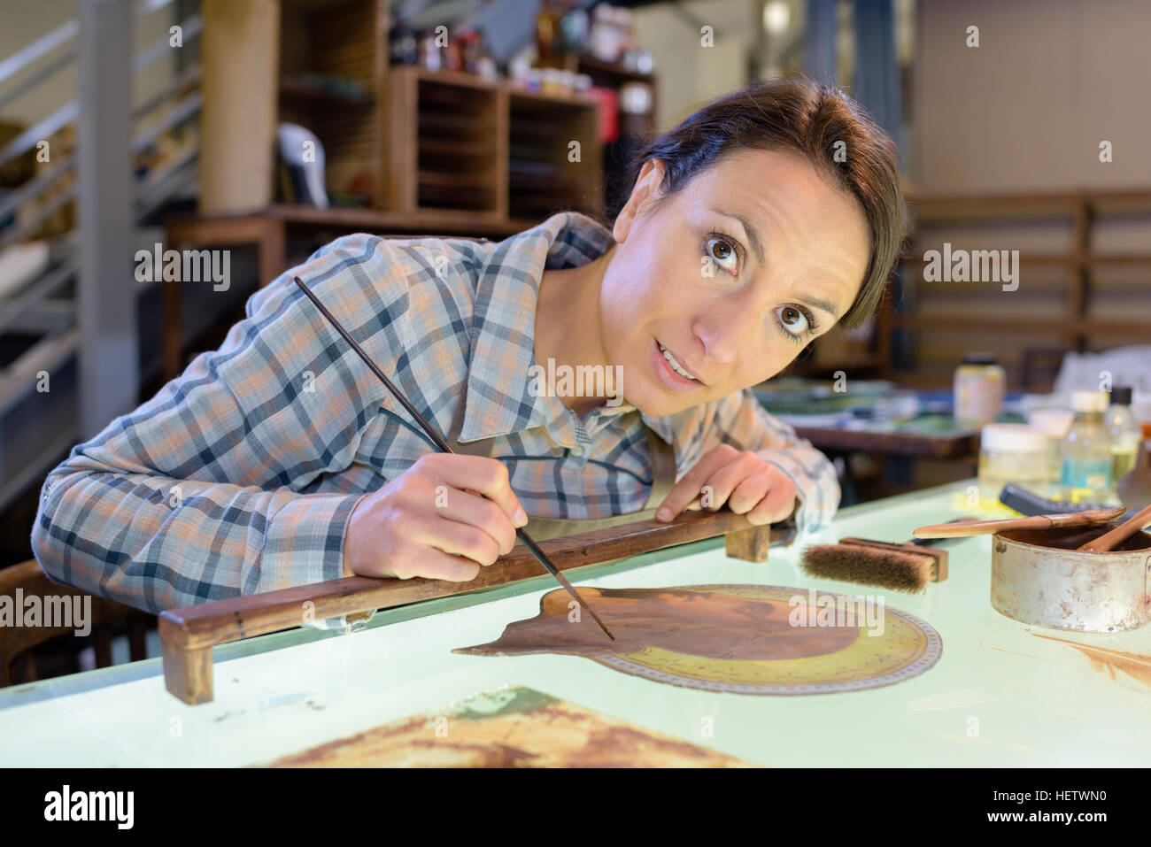 Female artist painting Stock Photo - Alamy